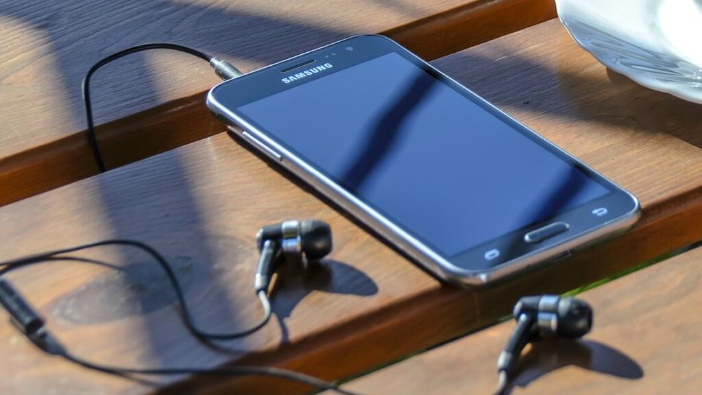 What's the best app to listen to the radio on your phone? - Mobile and ...